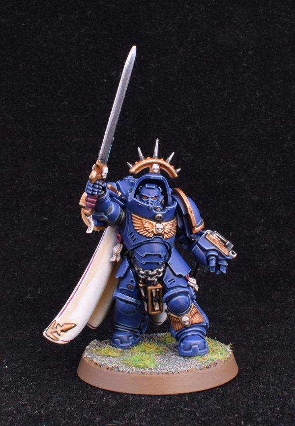 Primaris Space Marine Captain | Golden Throne